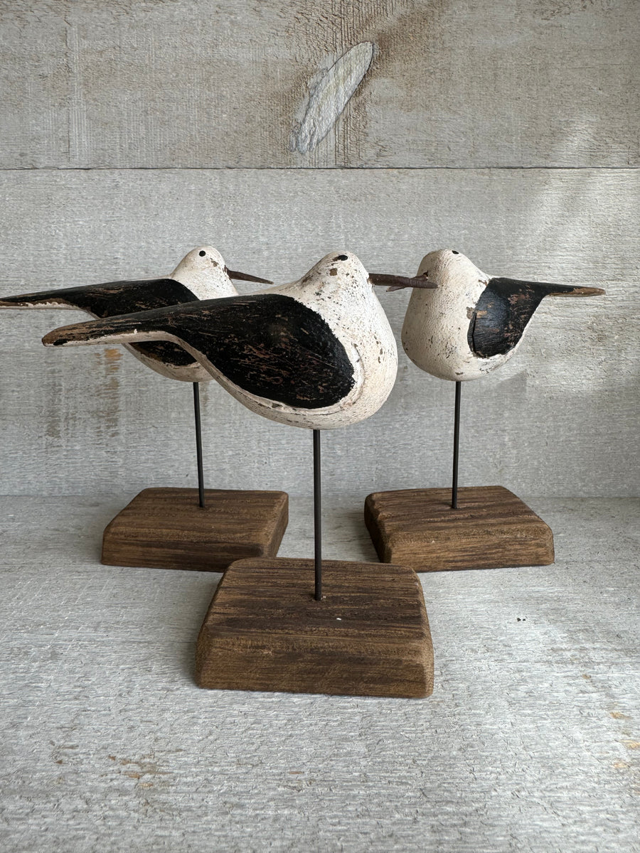 Small seagull on a stand – La Belle Vie Home Decor