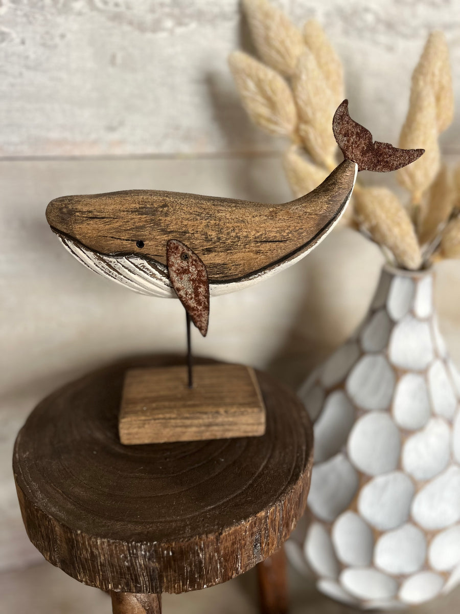 The rustic whale – La Belle Vie Home Decor